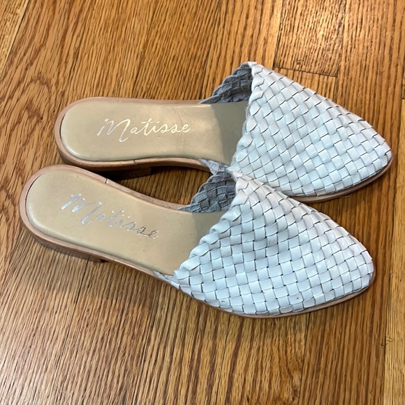 Matisse | Shoes | Matisse Woven Leather White Mule Low Block Heel Sz 8 ...